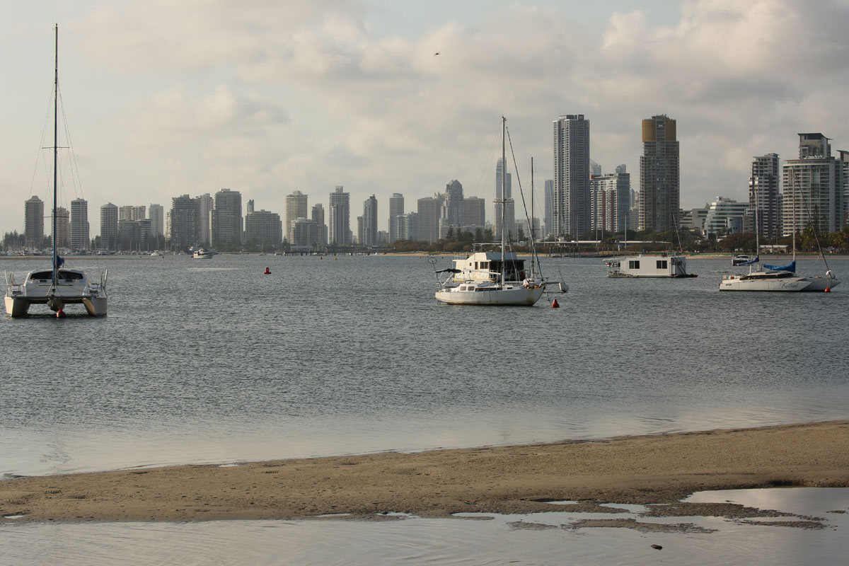 Fantastic Broadwater Accommodation and visit the many Gold Coast ...